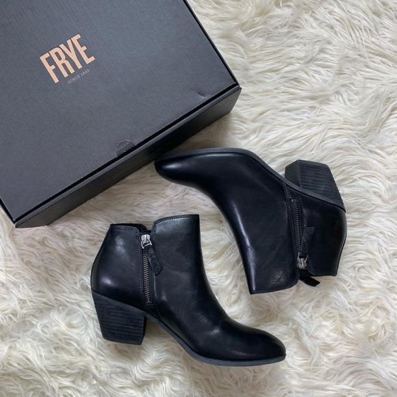 Frye | Shoes | Frye Judith Black Leather Double Zip Ankle Booties ...